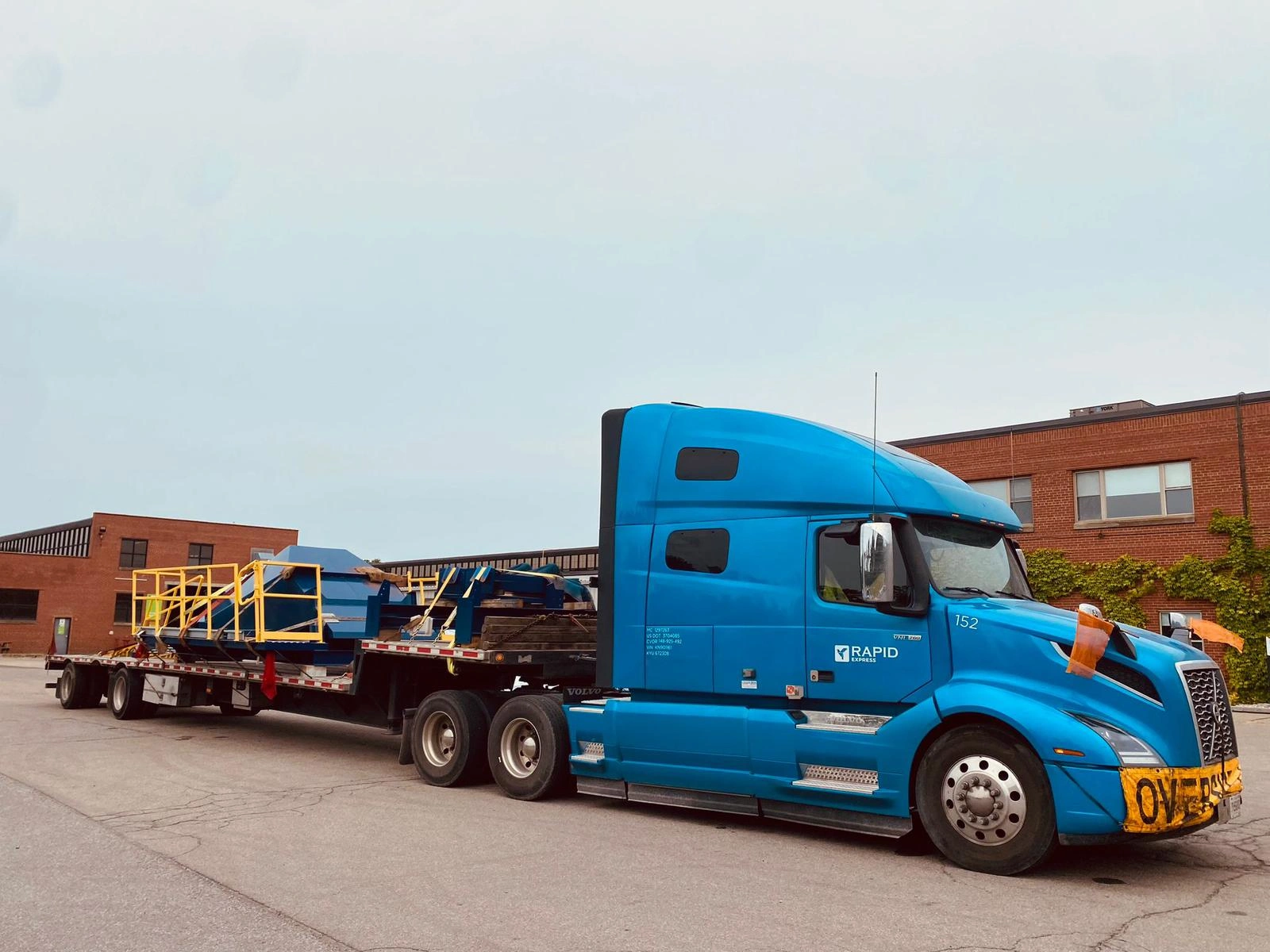 Canada–U.S. Freight, Logistics & Heavy Haul Transport - Rapid Express